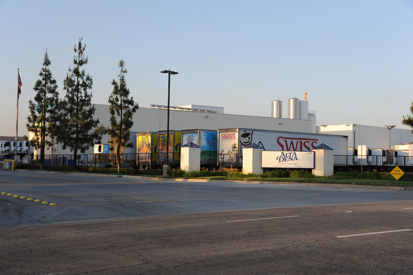 Alta Dena Dairy | The Center for Land Use Interpretation